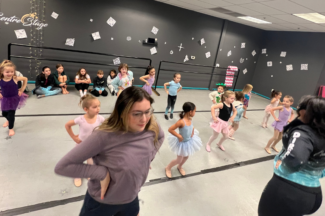 daners-in-class – ©Centre Stage Dance Studio Oro Valley